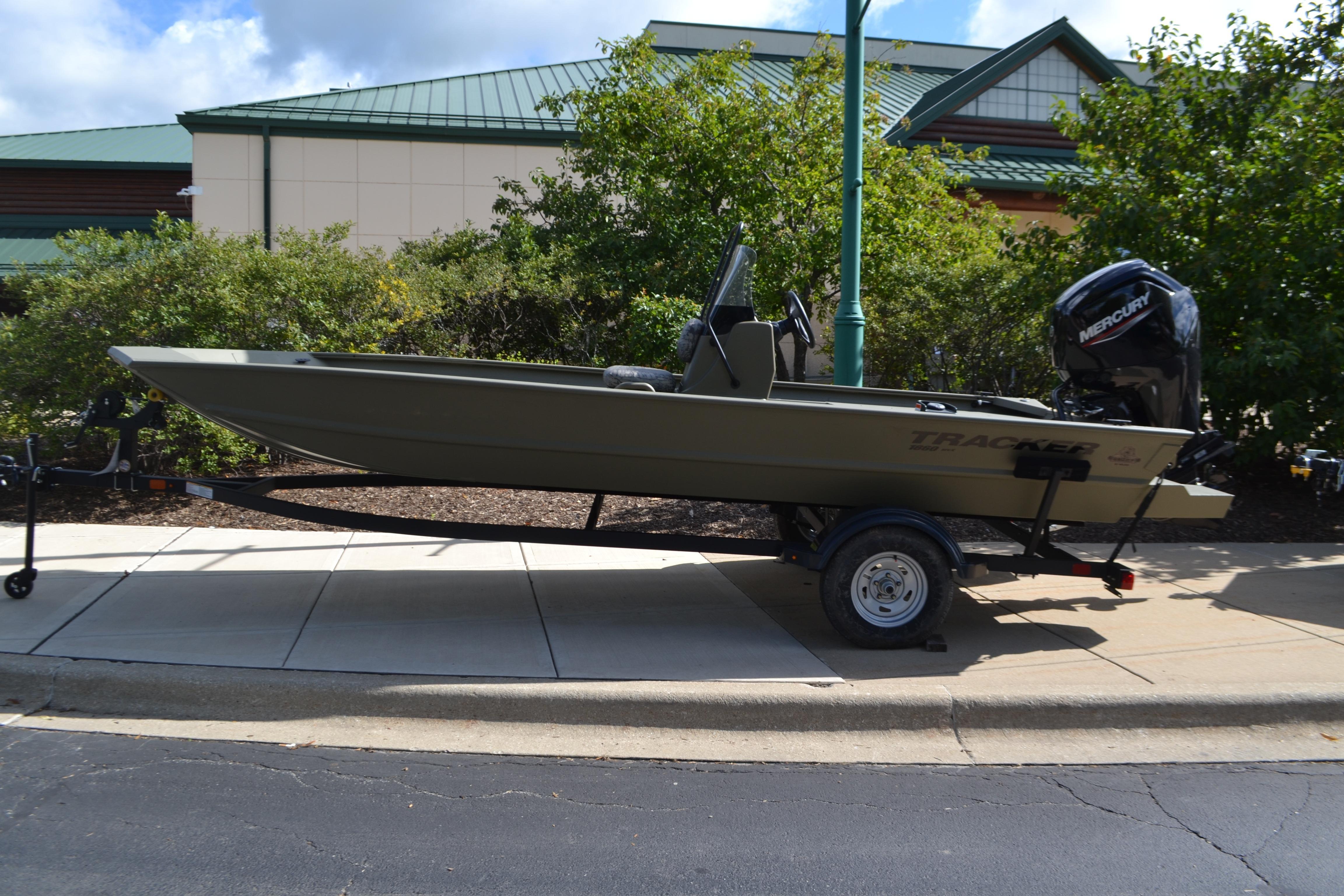 2026 TRACKER GRIZZLY 1860 CC | Bass Pro Shops